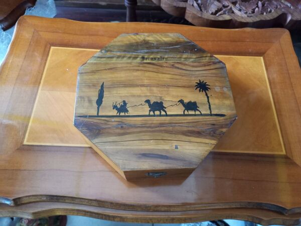 vintage οχταγωνη μπιζουτιερα ξυλινη - € 25,00 - Vendora.gr
