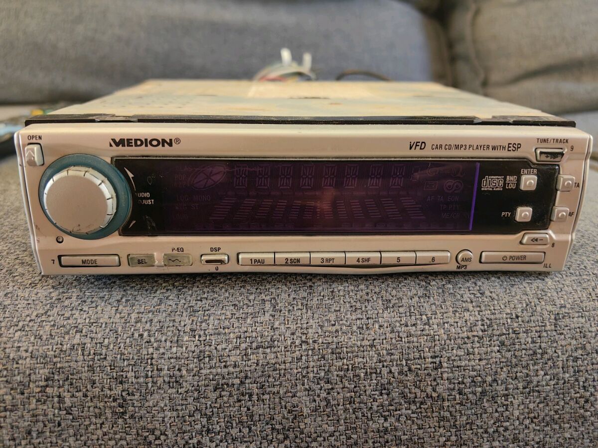 Ραδιο CD MP3 αυτοκινήτου άψογο με καλώδια - € 59,00 - Vendora.gr