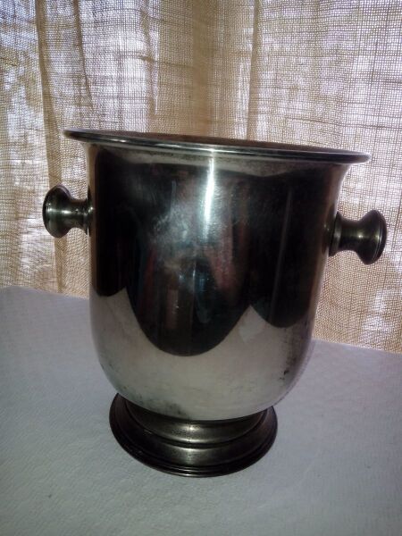 Επάργυρη σαμπανιέρα της εταιρείας Λαμπίδη… - € 70,00 - Vendora